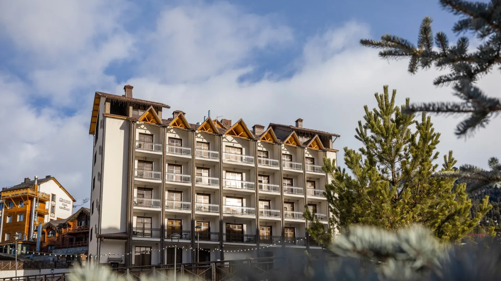 Гостиничный комплекс «Романтик 4*» в Архызе заключил операционный договор с UPRO GROUP ...